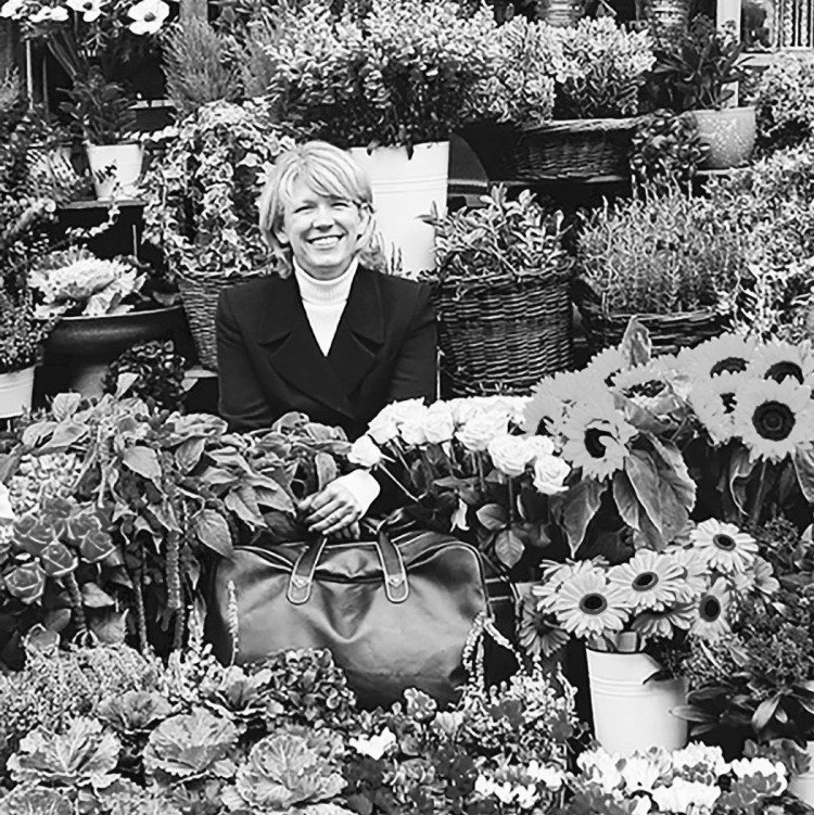 Sally Page – Author. Lover of Flowers & Fountain pens. Sometime painter.